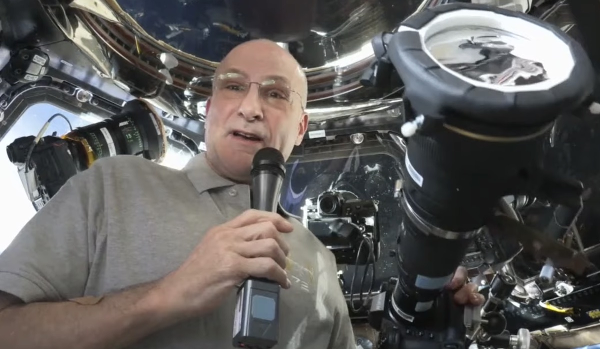 Nhiếp ảnh của phi hành gia NASA Don Pettit từ ISS (chủ yếu với máy ảnh ...